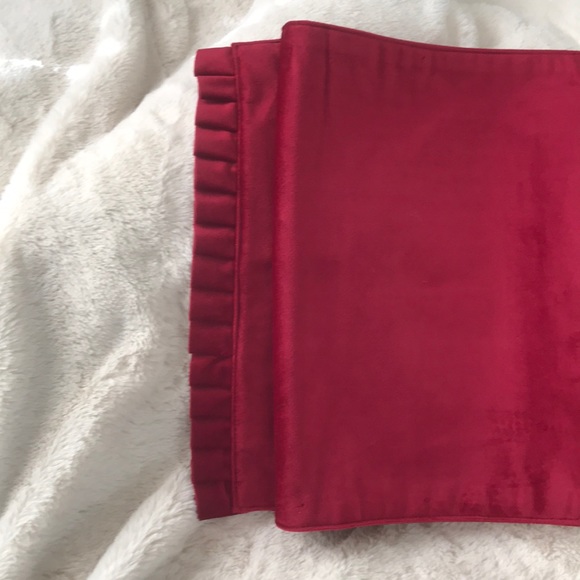 Tahari | Dining | Tahari Red Velvet Table Runner | Poshmark